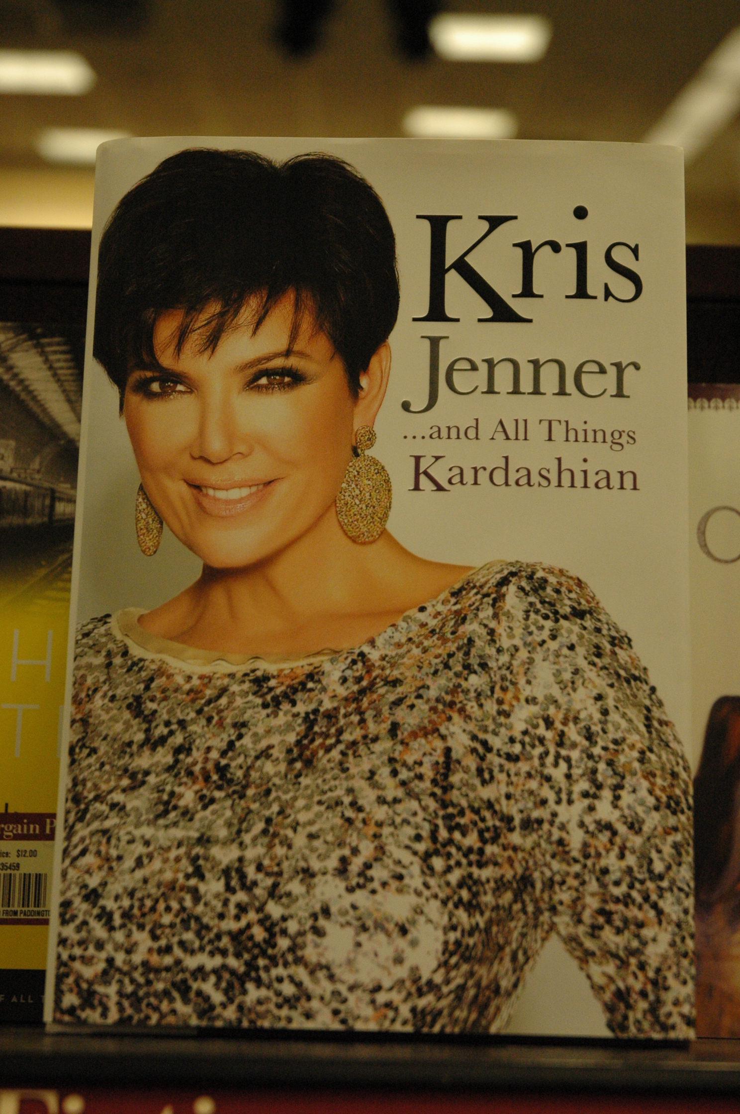 Exclusive: Kris Jenner Book Signing PHOTOS from The Grove! – Celeb Secrets
