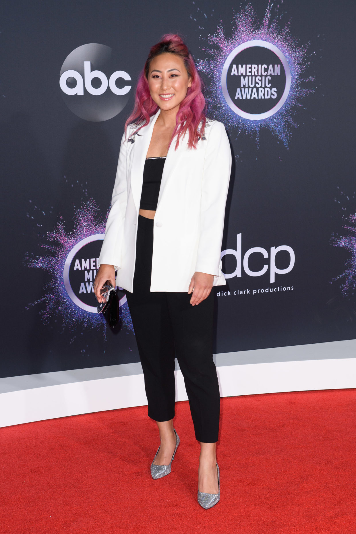 2019 AMAs: See All the Best Looks from the Red Carpet – Celeb Secrets