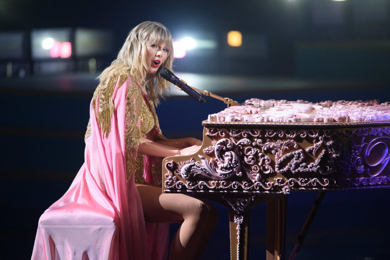 The Spotlight Was on the Ladies at the 2019 American Music Awards ...