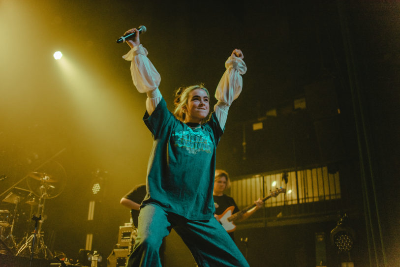 Rising Singer Benee Steals the Show During Limited Run on Conan Gray’s ...