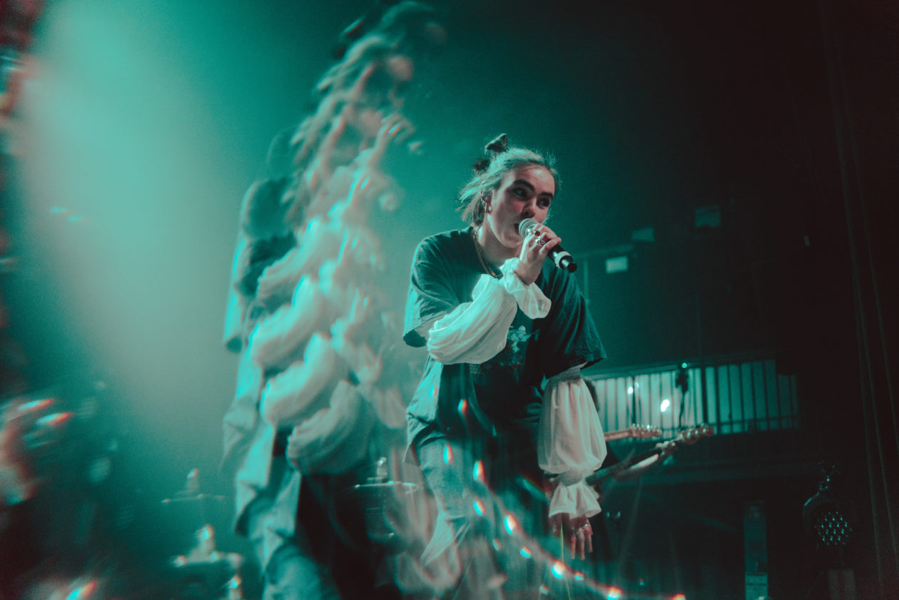 Rising Singer Benee Steals the Show During Limited Run on Conan Gray’s ...