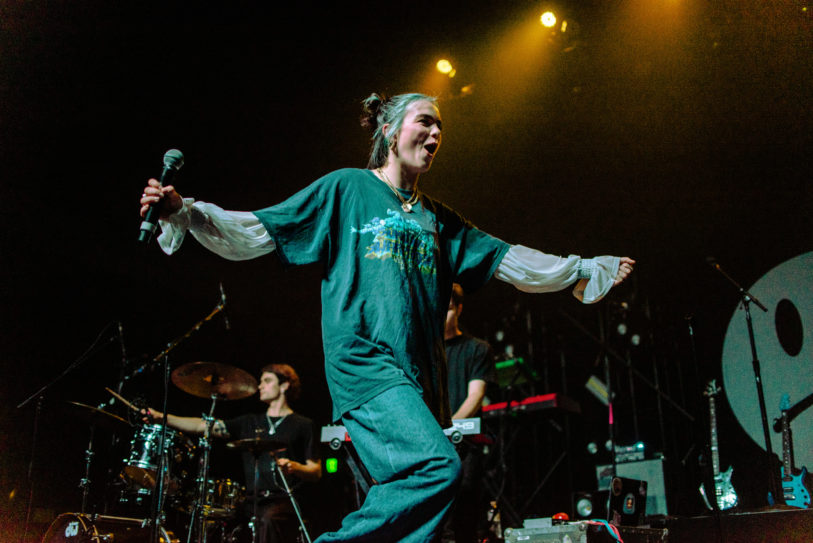 Rising Singer Benee Steals the Show During Limited Run on Conan Gray’s ...