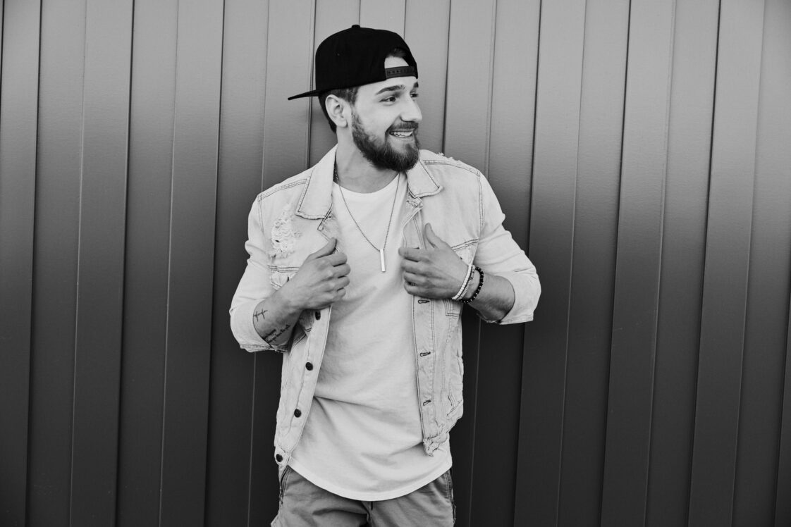 Joe Hanson Releases Lyric Video for Buzzworthy New Single “Broken If It ...