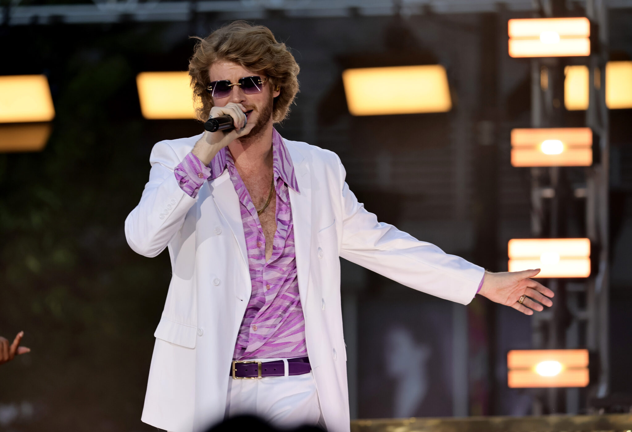 Yung Gravy and Addison Rae’s Mom Attend the VMA’s Together in Matching ...