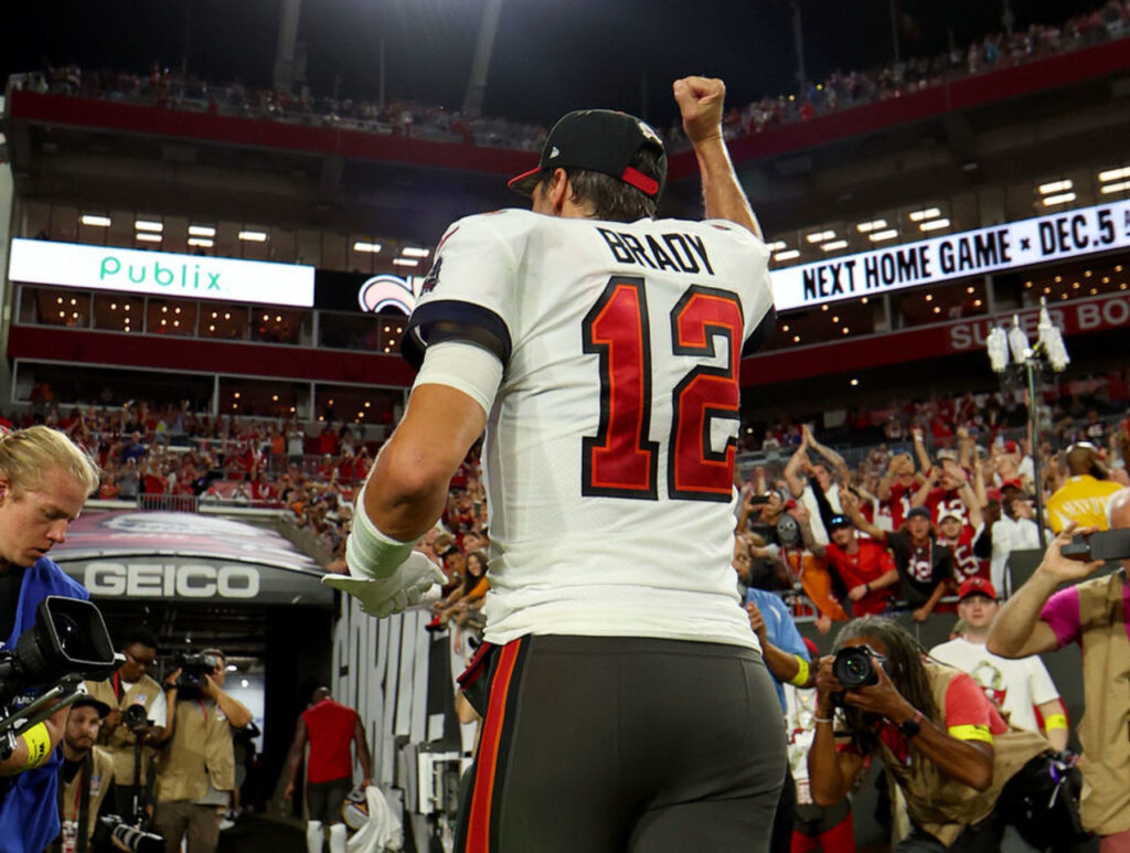 Vintage Tom Brady On Full Display in Buccaneers Late Game 16-13 Comeback Win Over the Rams ...