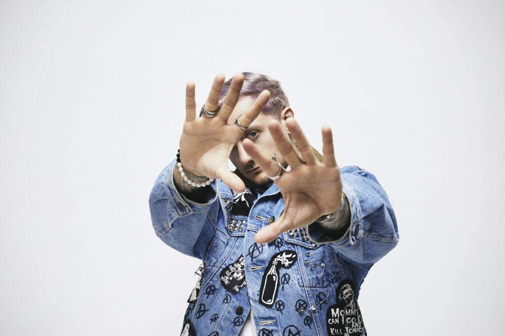 Budding Artist Ryan Oakes Opens Up About How TikTok Grew His Following ...