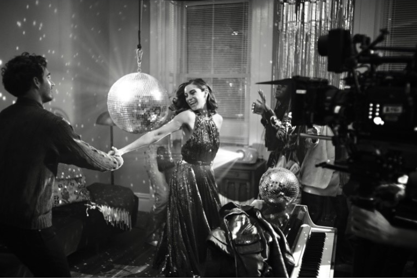 Katie Holmes Directs, Writes, & Stars in “Rare Objects” – Celeb Secrets