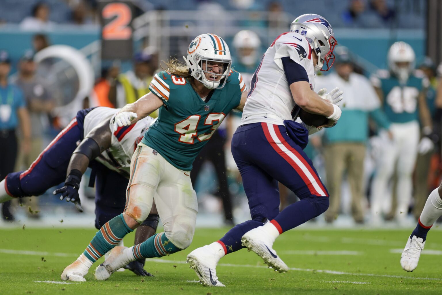 Dolphins Re-Sign Outside Linebacker Andrew Van Ginkel – Celeb Secrets