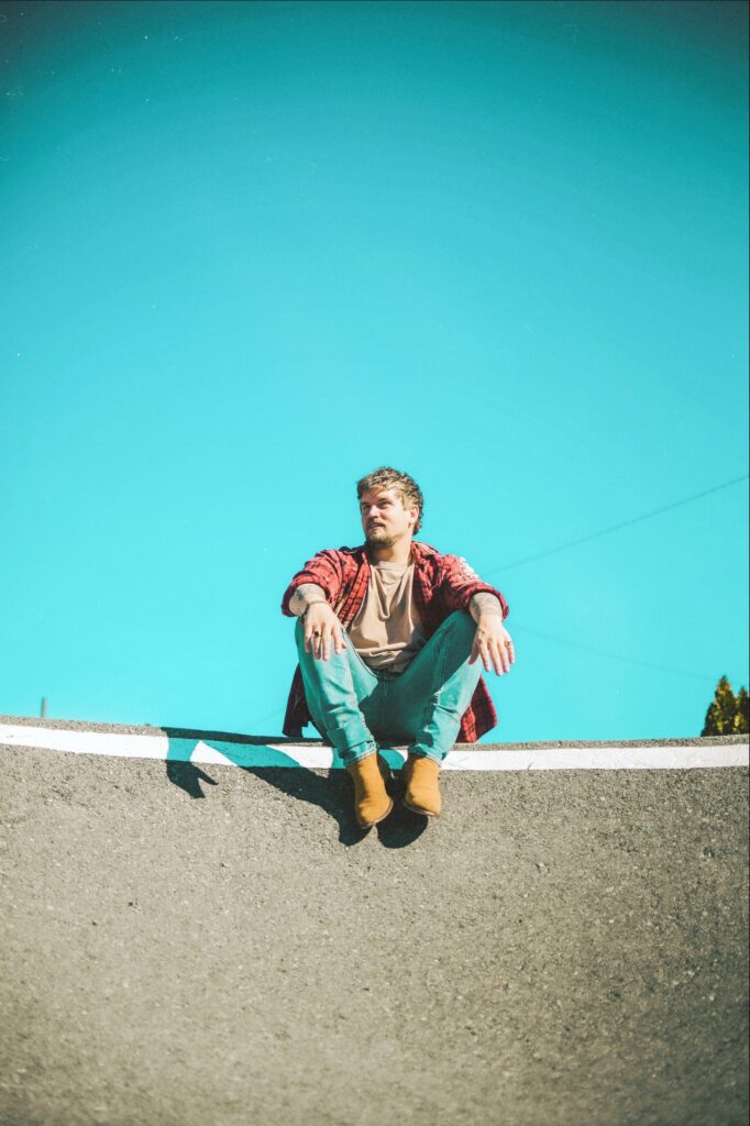 Country Singer Levi Hummon Says He Slid Into This Artist’s DMs to Make ...