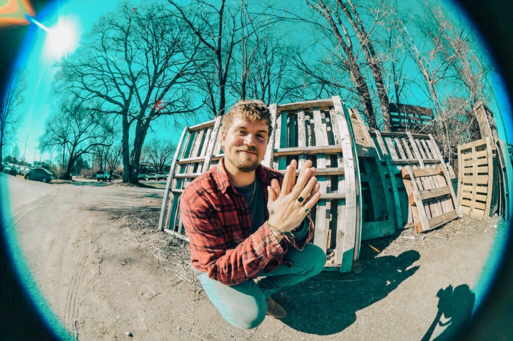 Country Singer Levi Hummon Says He Slid Into This Artist’s DMs to Make ...