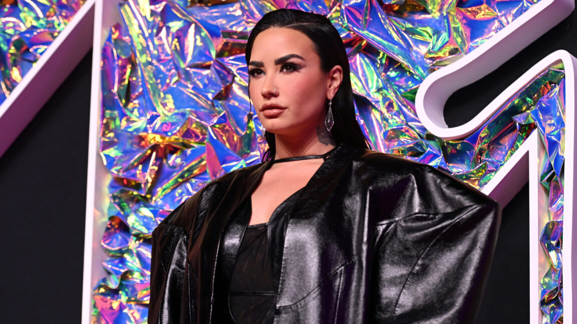 REVIEW: Pop Artist Azra Releases Debut EP “Freedom” – Celeb Secrets